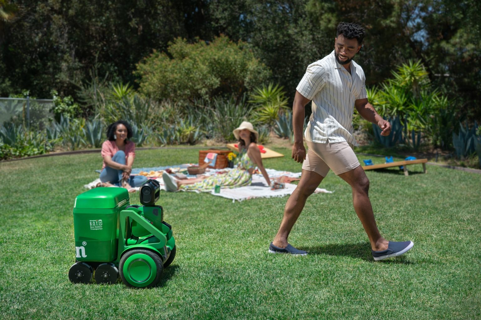 Heineken’s new robot cooler follows you around with cold beer
