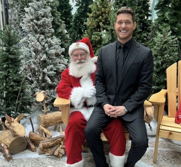 Michael Bublé serves whiskey to army of Santas