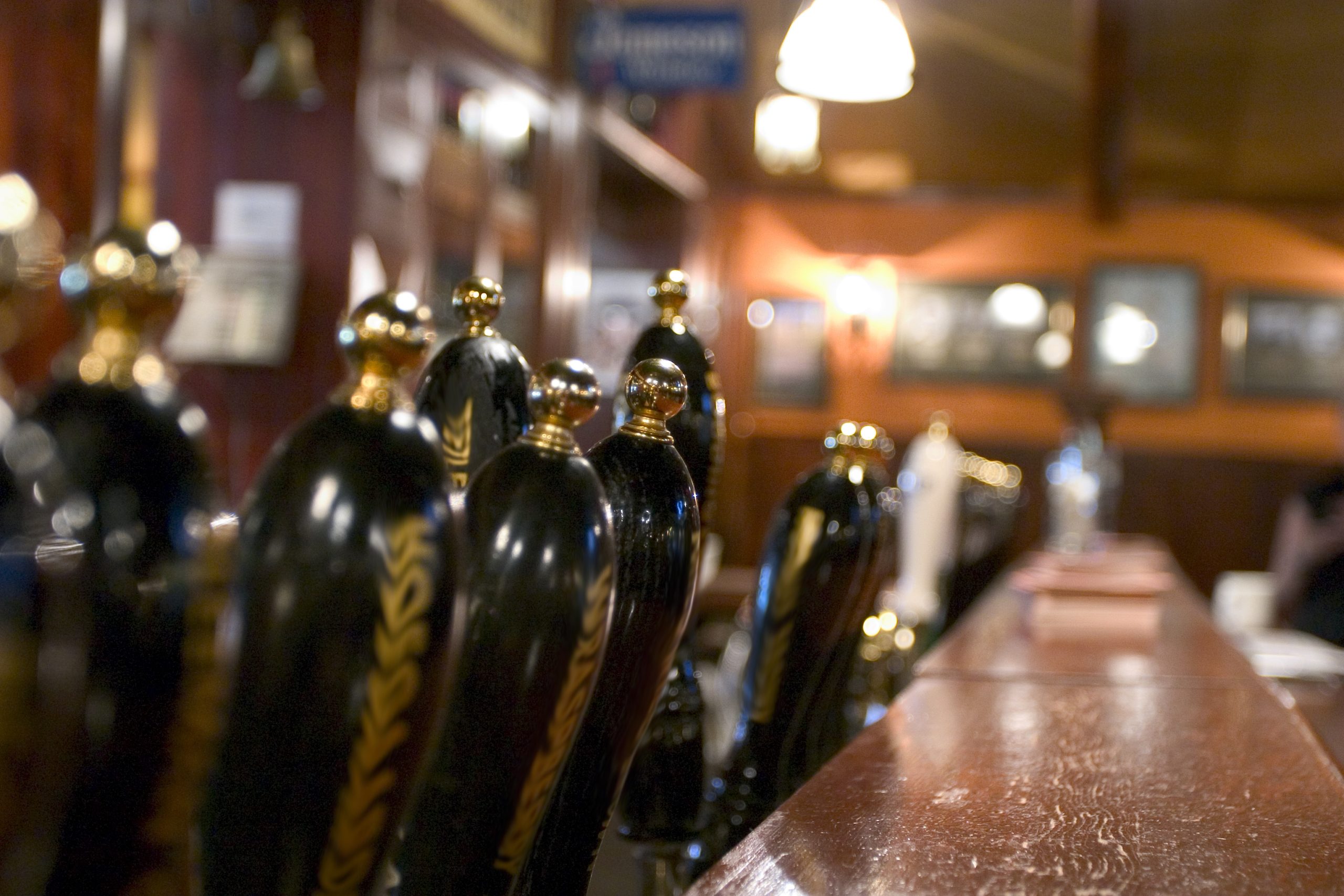 Fuller's offloads 37 pubs to Admiral Taverns